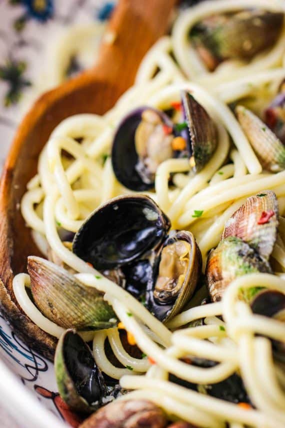 Spaghetti Vongole (Pasta with Clams) | How To Feed A Loon