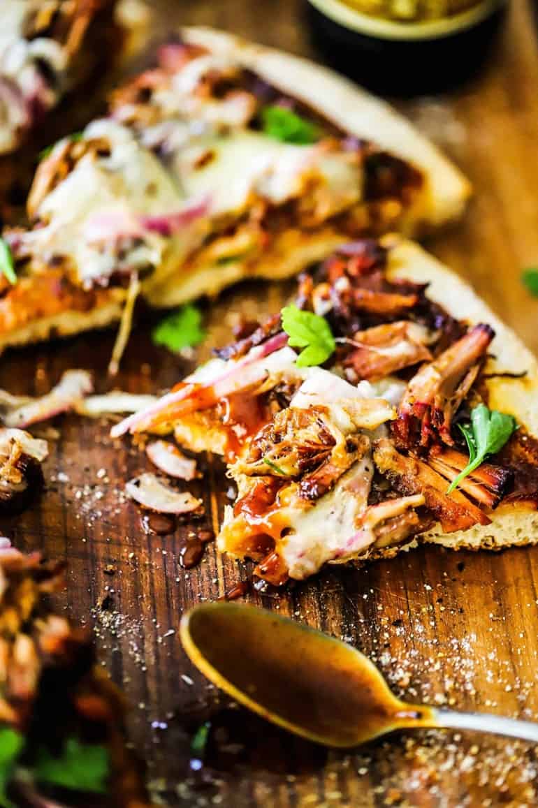 Grilled Pulled Pork Pizza with BBQ Sauce (with VIDEO) | How To Feed A Loon