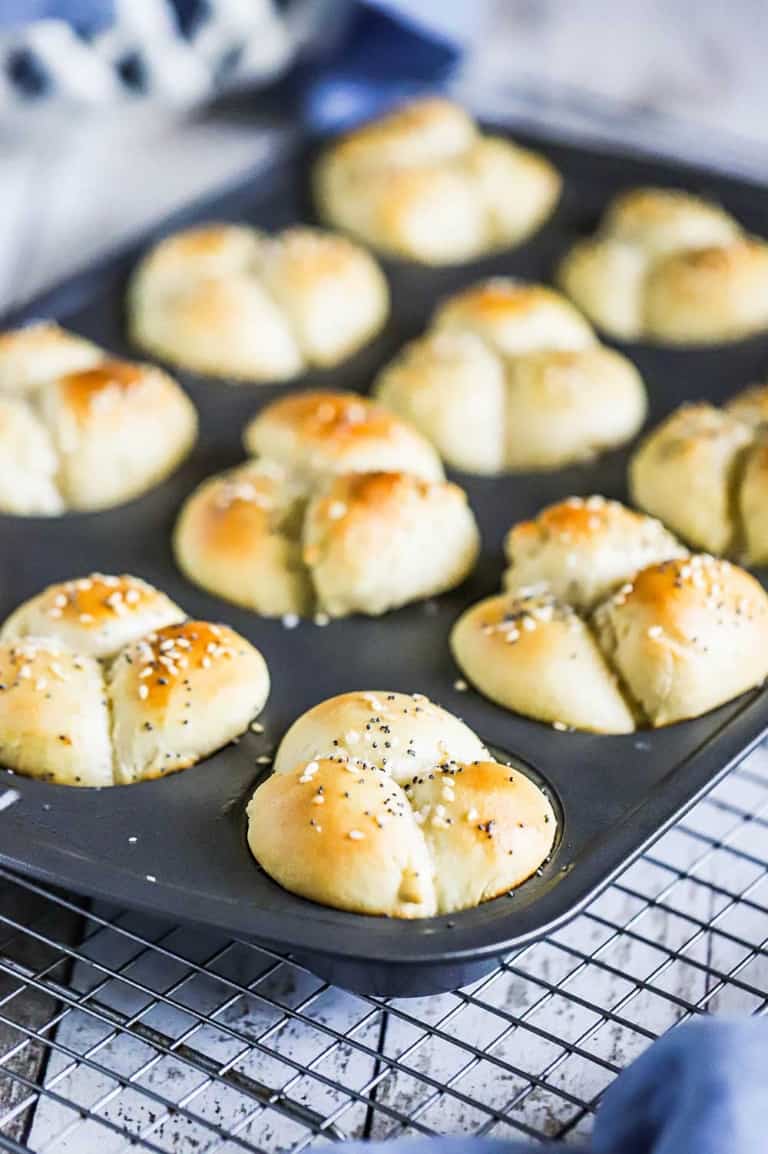 Cloverleaf Dinner Rolls | How To Feed A Loon
