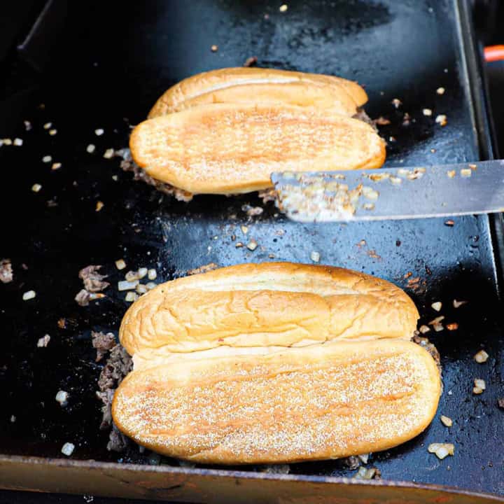 Homemade Philly Cheesesteak (Juicy, Cheesy, and Easy to Make) | How To ...
